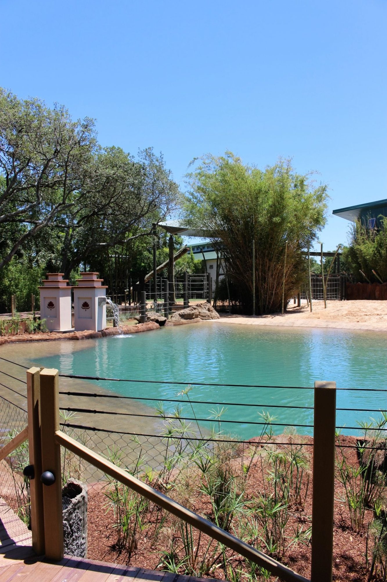 Houston Zoo Elephant Barn & Yard - DBR